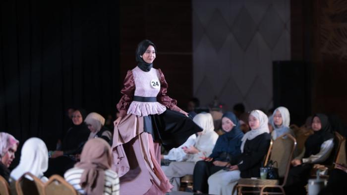 Momentum HUT RI, Tiebymin Gelar Fashion Show Jaring Generasi Muda agar ...